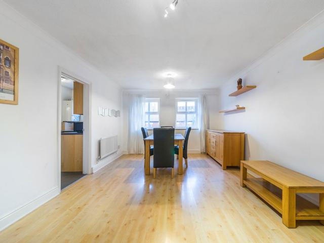 Vauxhall Grove, Vauxhall SW8, 2 bed flat to rent, £2,600 pcm | PrimeLocation