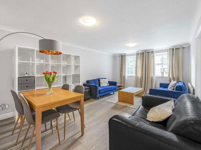 Vauxhall Grove, London SW8 2 bed flat to rent £2,600 pcm £600 pw