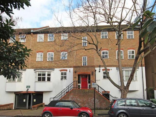 Vauxhall Grove, London SW8 2 bed flat to rent £2,600 pcm £600 pw