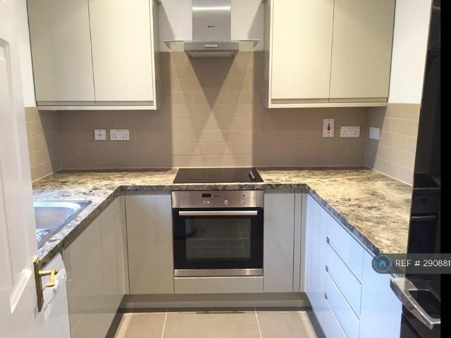 Vauxhall, London, SW8 1 bed flat to rent £1,695 pcm £391 pw