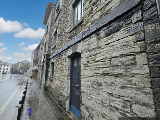 Vauxhall Street, Plymouth PL4, 2 bed flat to rent, £1,250 pcm | PrimeLocation