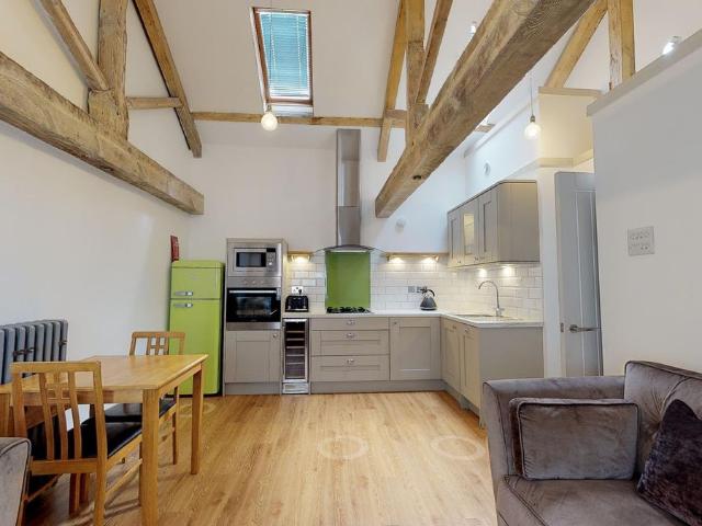 Vauxhall Street, Plymouth PL4, 2 bed flat to rent, £1,300 pcm | PrimeLocation