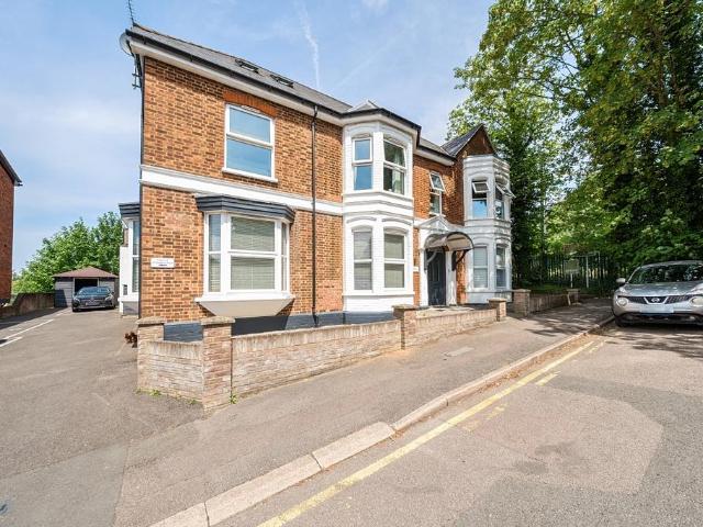 Vaughan Road Harpenden AL5 1 bed apartment to rent £1,450 pcm £335 pw