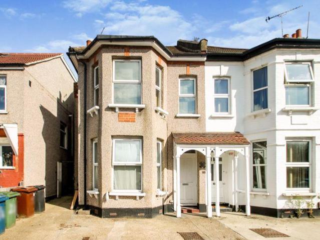 Vaughan Road, Harrow Studio to rent £1,000 pcm £231 pw