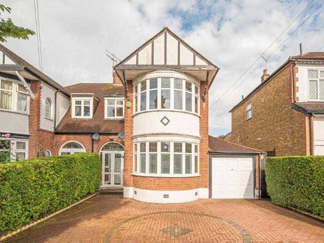 VENTNOR DRIVE, Totteridge, London, N20 3 bed semi detached house to rent £3,675 pcm £848 pw