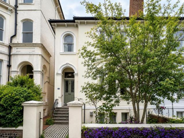 Ventnor Villas, Hove 2 bed apartment to rent £1,900 pcm £438 pw