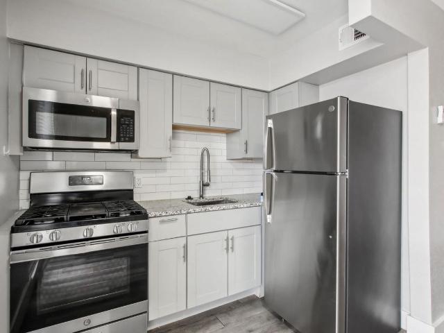 Venture on 52nd Studio Apartment for Rent at 5245 E Thomas Rd, Phoenix, AZ 85018