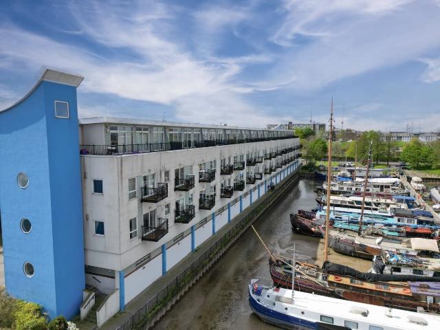 Venture Court, Canal Road, Gravesend, Kent DA12, 2 bed flat to rent, £1,350 pcm | PrimeLocation