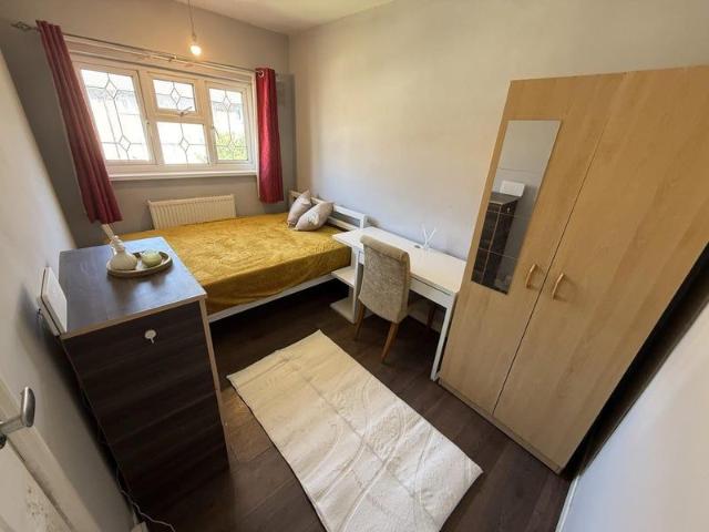 Venue Street, London E14, 5 bed shared accommodation to rent, £650 pcm | PrimeLocation