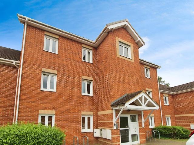 Venus Close, Slough SL2, 2 bed block of flats to rent, £1,450 pcm | PrimeLocation