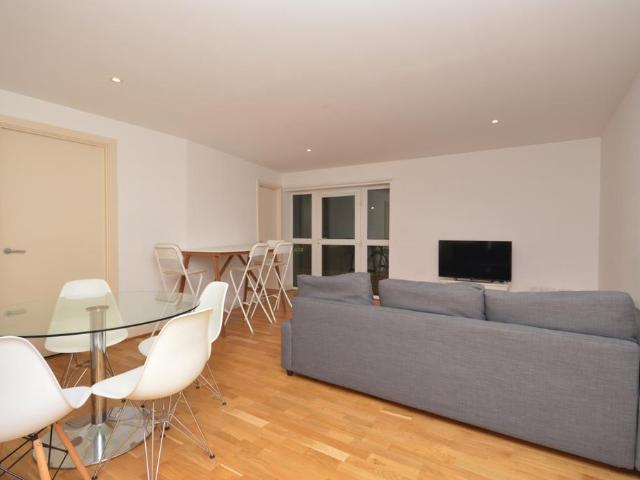 Venus House, Westferry Road, London. 2 bed flat to rent £2,250 pcm £519 pw