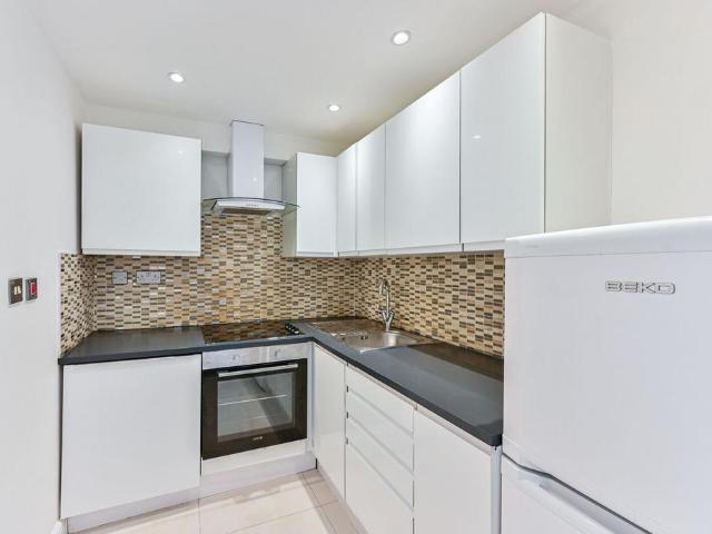 Venus Mews, Mitcham, CR4 1 bed flat to rent £1,750 pcm £404 pw