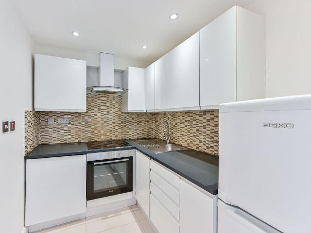 Venus Mews, Mitcham CR4, 1 bed flat to rent, £1,750 pcm | PrimeLocation