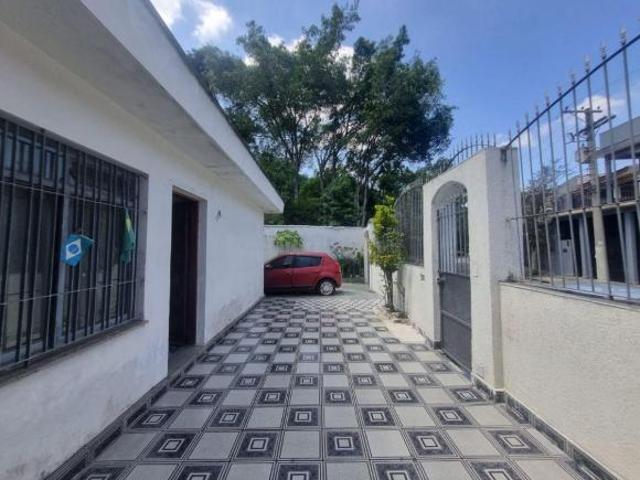 VENDA 690m² OPORTUNIDADE ÚNICA – CASA TÉRREA COM AMPLO TERRENO E MUITO VERDE! FL38