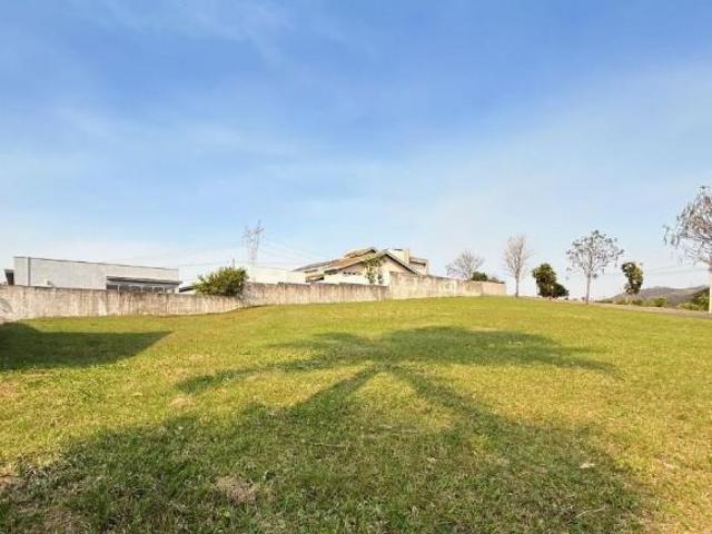venda terreno com 600m2 Condomínio Terras de Santa Cruz estuda carro como parte pagamento