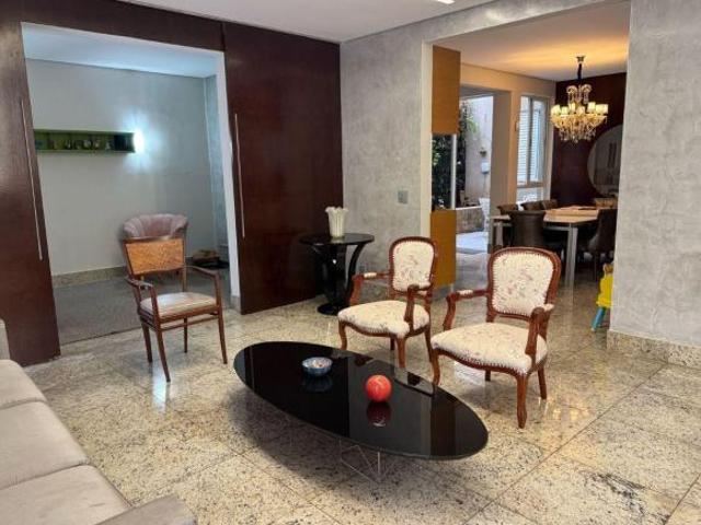 VENDA URGENTE — Casa Espaçosa com 200 m², 3 Quartos e Suíte em Suzano!