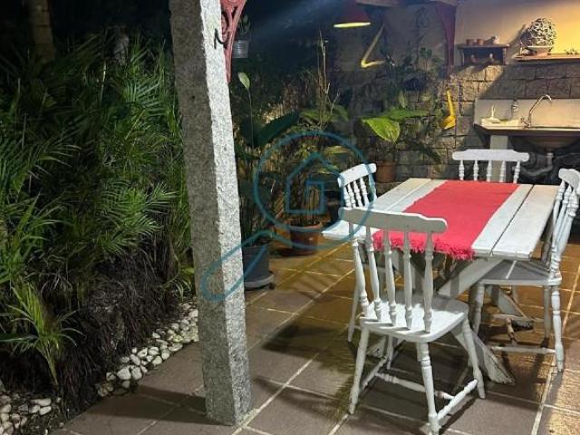 VENDA = VENDE SE CASA RÚSTICA MOBILIADA COM 3 DORMITÓRIOS 2 SUÍTES  VARANDA  GARAGEM  PRÓXIMA A VI