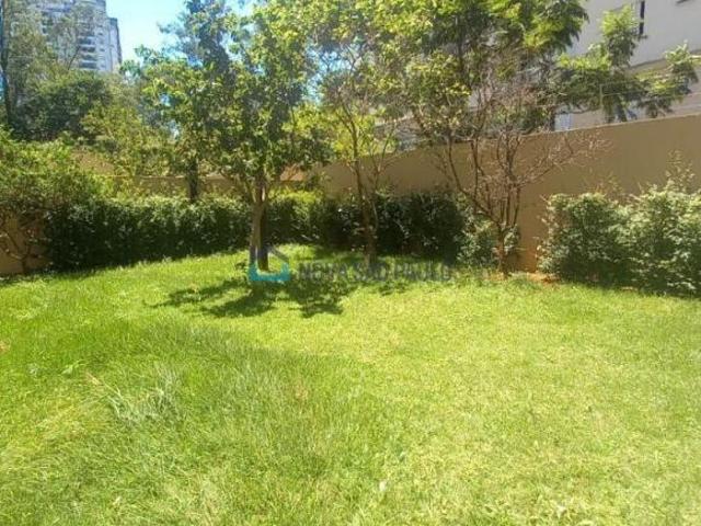 Venda. Vila Andrade. Apartamento com 222m² no total. 2 Vagas