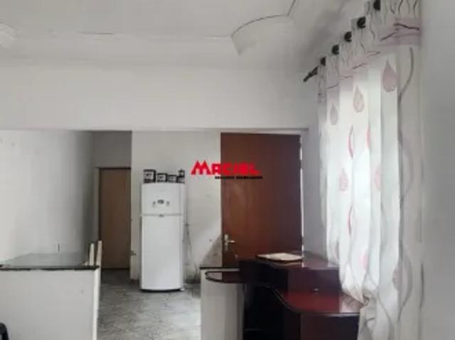 Venda a vista: casa simples no pararangaba. Não dá financiamento!