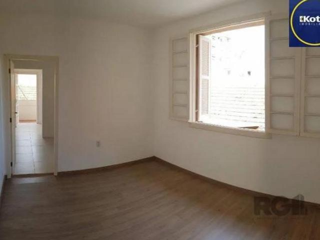 VENDA APARTAMENTO 2 DORMITÓRIOS, MENINO DEUS, REFORMADO, BAIXA TAXA CONDOMINIAL