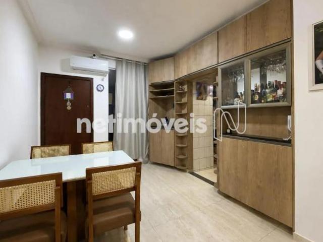 Apartamento de 2 quartos no Floramar