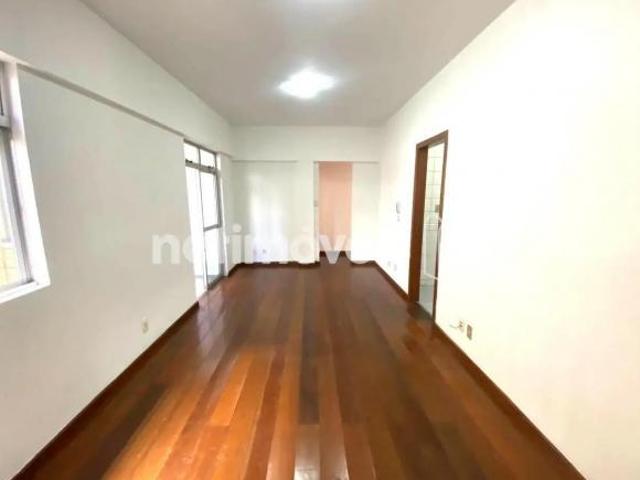 Apartamento à Venda com 3 Quartos, Suíte e 2 Vagas de Garagem em Excelente Localização