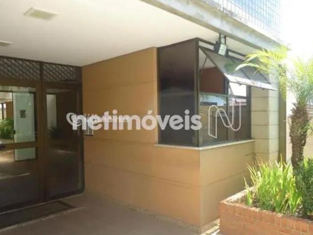 Excelente apartamento com varanda e uma linda vista definitiva, rua arborizada e