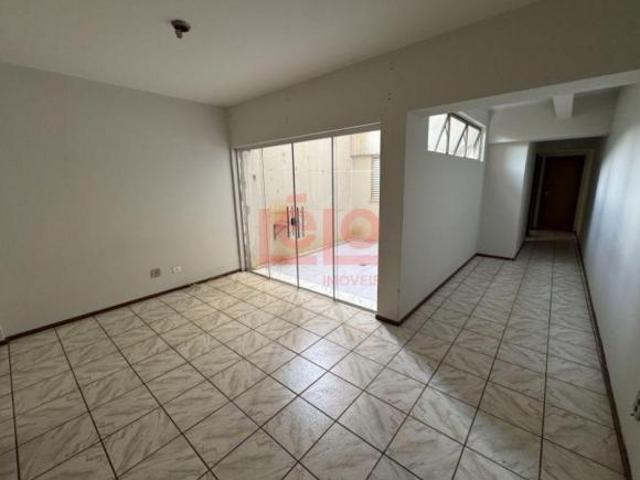 VENDA | Apartamento, com 2 dormitórios em ZONA 07, MARINGA