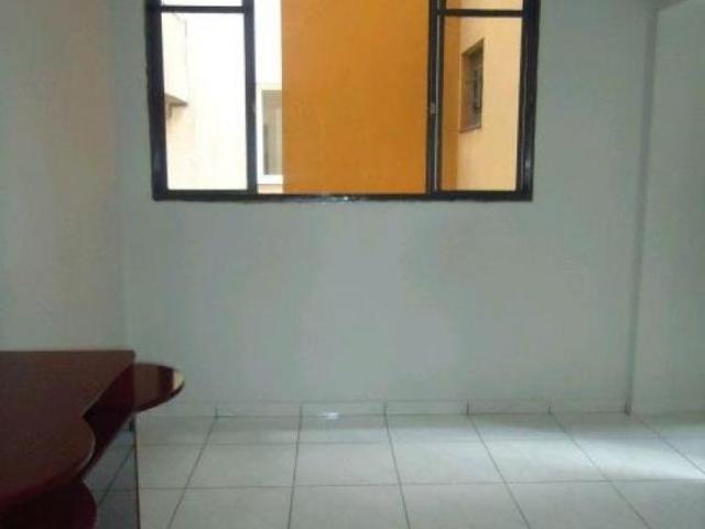 VENDA | Apartamento, com 2 dormitórios em ZONA 07, MARINGA