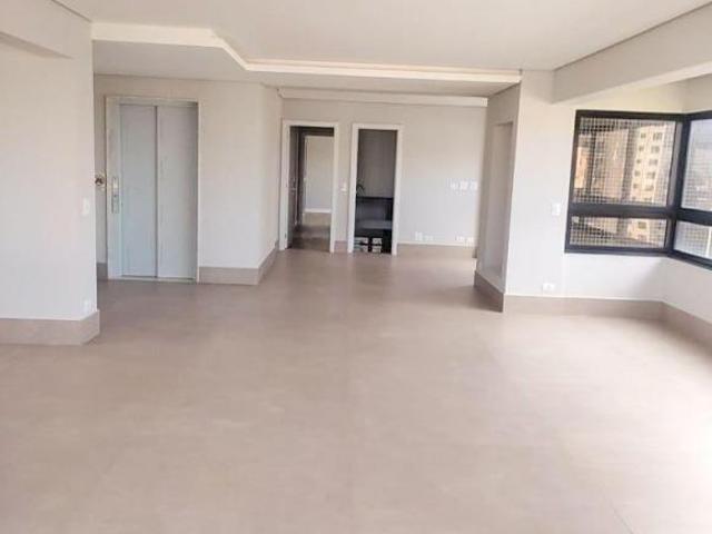 VENDA | Apartamento, com 4 dormitórios em Zona 01, Maringá