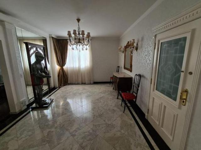 VENDA | Apartamento, com 5 dormitórios em Zona 01, Maringá