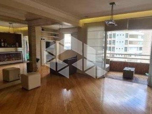 VENDA Apartamento de 110m² com 3 dormitórios 1 suíte e 2 vagas em Moema, próximo ao metrô