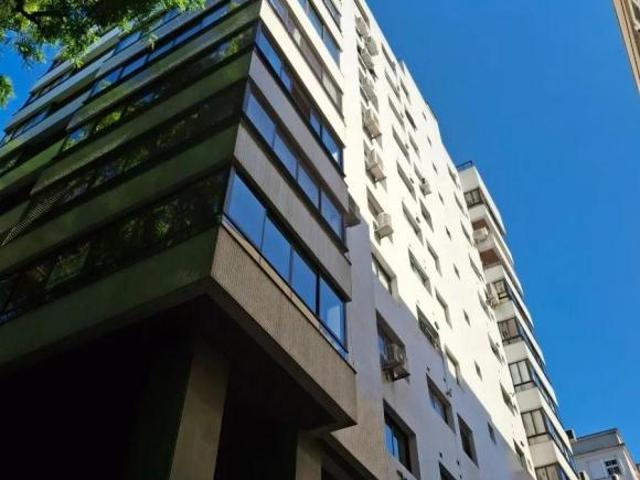 VENDA apartamento de 3 dormitórios, no bairro Moinhos de Vento, com 158 m² de área privativa