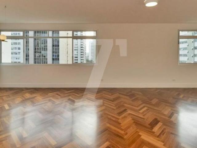 Venda Apartamento em Higienópolis com 240m² 3 dormitórios 3 suítes 2 vagas garagem