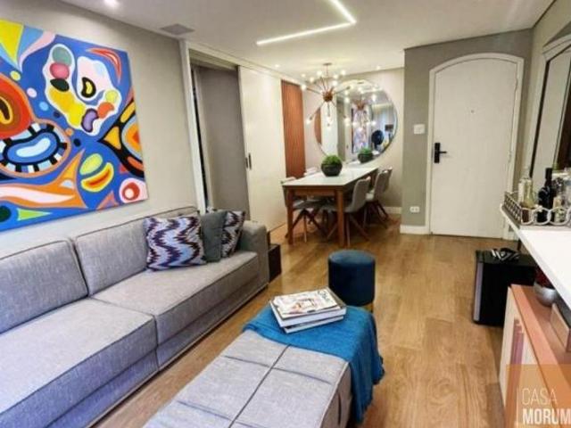 VENDA APARTAMENTO REFORMADO EM MOEMA COM 110m², 03 SUÍTES, 04 BANHEIROS E 01 VAGA