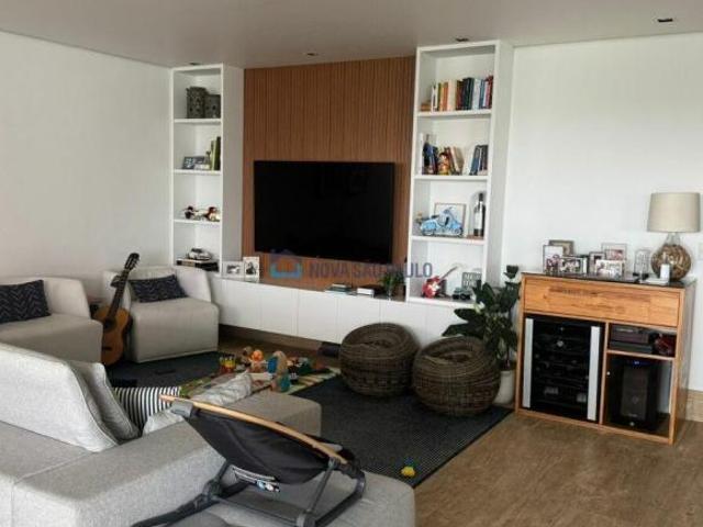 Venda. Brooklin. Apartamento com 240m². 4 quartos. e vagas