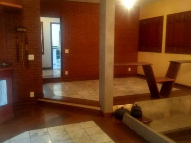 VENDA CASA NO CENTRO DE SAO ROQUE