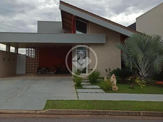 VENDA! Casa no Condomínio Florais da Mata, são 2 lote no total de 771,29m² sendo 260,50m² de área c