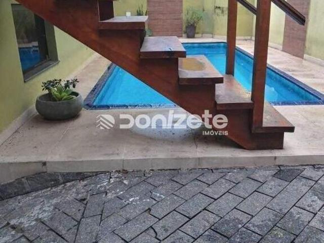 Venda: Casa ampla com 4 quartos, 3 suítes e 8 vagas em Vila Guiomar, Santo André