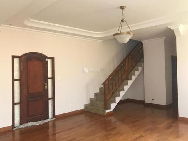 Venda | Casa com 411,79 m², 4 dormitório s, 8 vaga s. Vila Maria, São José dos Campos