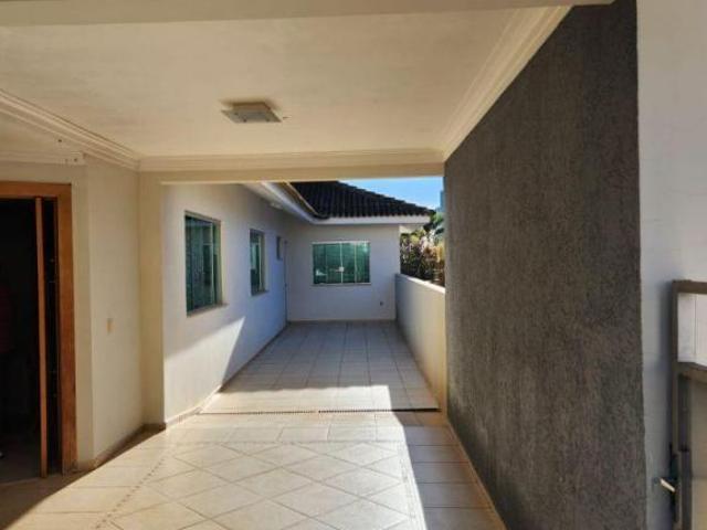 VENDA | Casa, com 4 dormitórios em Centro, Marialva