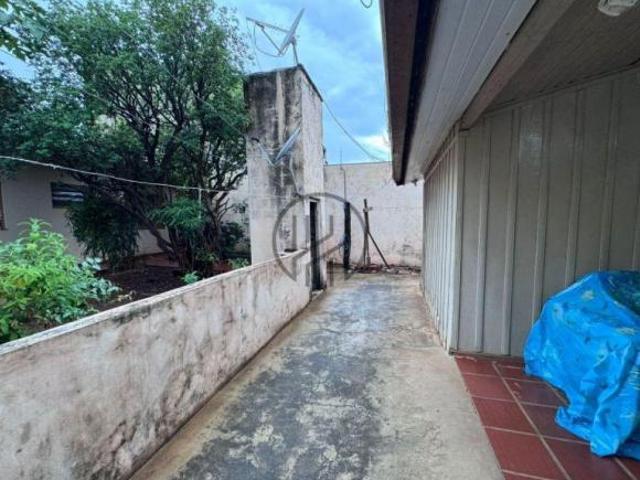 VENDA | Casa, com 4 dormitórios em JD PETRÓPOLIS, Londrina