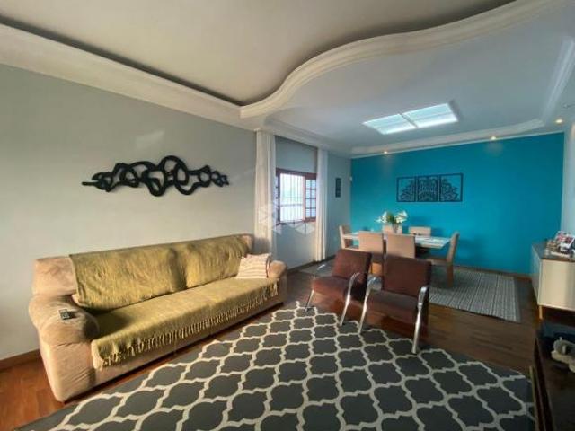 VENDA Casa com 235m², 4 dormitórios, 4 vagas e 5 banheiros no Jabaquara