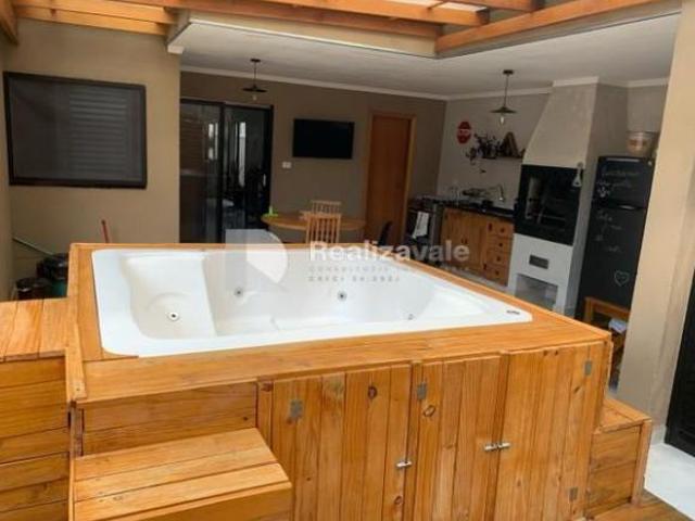 Venda | Casa com 250 m², 3 dormitório s, 2 vaga s. Loteamento Villa Branca, Jacareí