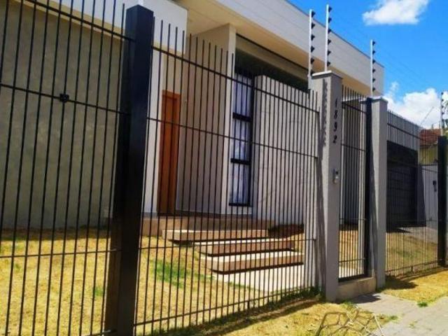 VENDA | Casa, com 3 dormitórios em Zona 05, Maringá