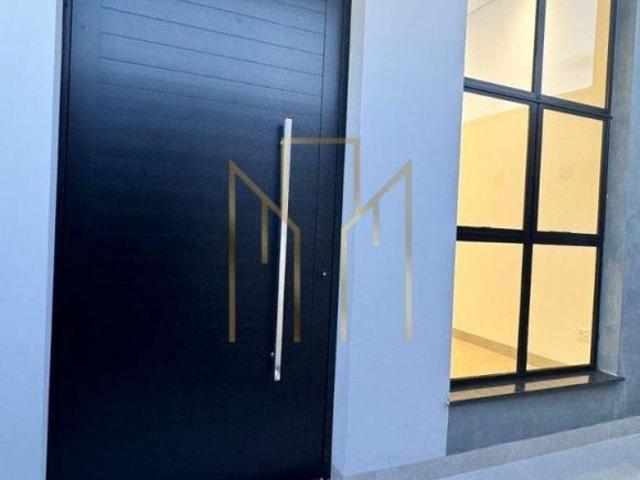 Venda: Casa com 3 quartos, 1 suite, 2 salas e garagem no Umuarama, Uberlândia MG, 150m². Venha conhe
