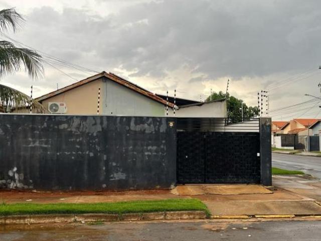 Venda Casa com Piscina 2 Dormitórios 1 suíte Energia Solar e 2 Lofts Parque das Américas 