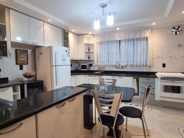 VENDA CASA CONDOMÍNIO GRANJA OLGA 1, ZONA LESTE, SENDO 4 DORMITÓRIOS, 4 SUÍTE, 3 SALAS, COZINHA