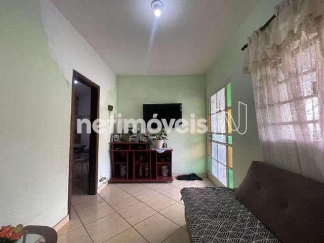 Excelente Casa à Venda em Lote de Esquina com 520 m²  de Terreno Plano