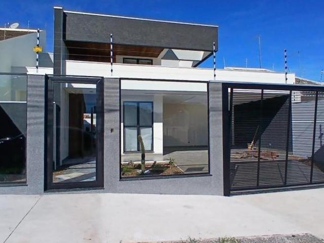 CASA COM 3 SUÍTES E PISCINA NO JARDIM PARIS III EM MARINGÁ